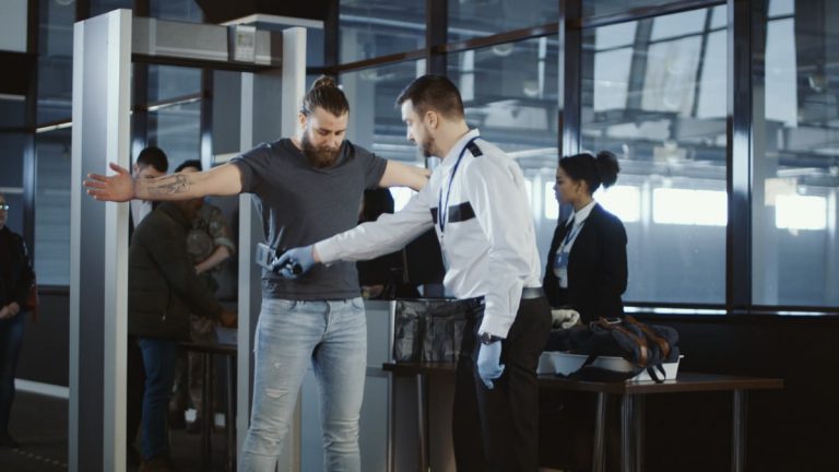 Agent de sûreté aéroportuaire : garant de la sécurité dans les aéroports